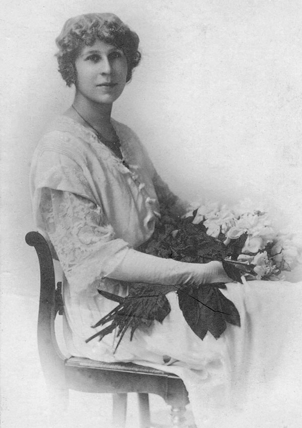 Biography | Edna Watson